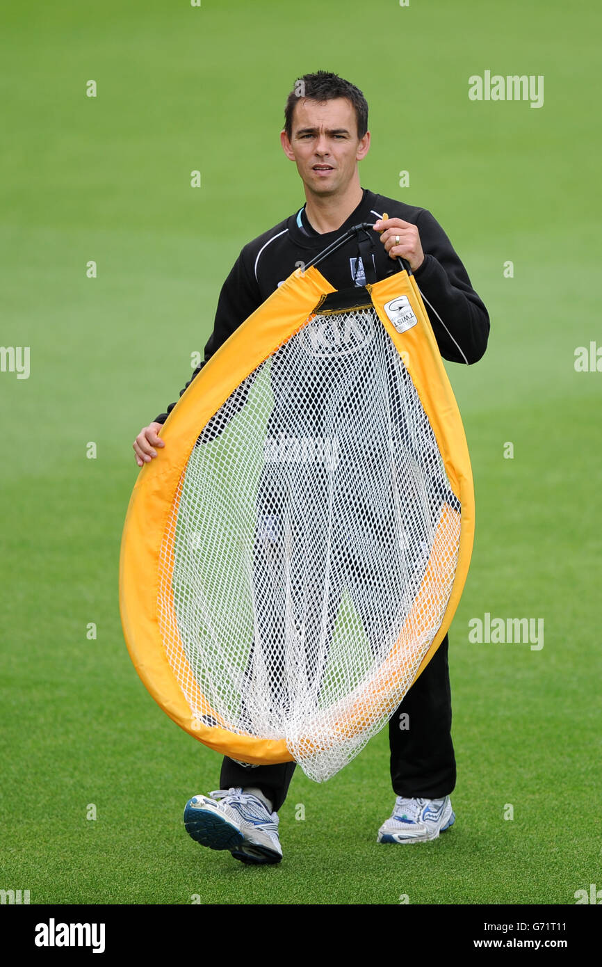 Surrey fielding coach chris taylor hi-res stock photography and images ...