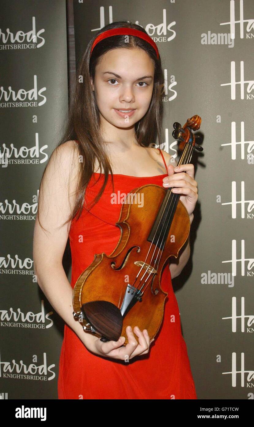 Victoria Goldsmith opening of Harrods Summer Sale Stock Photo - Alamy