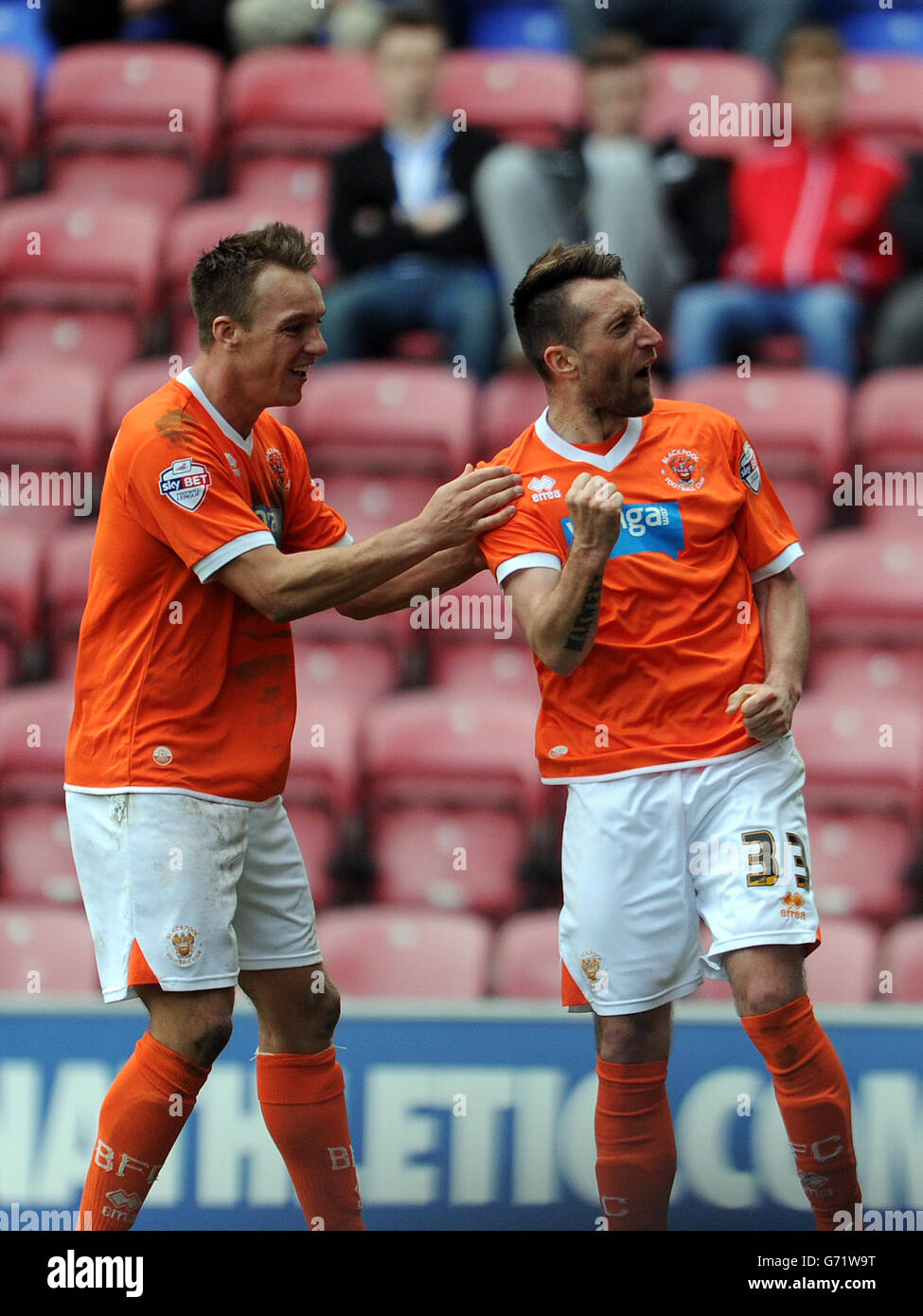 Blackpool's Stephen Dobbie (Right) celebrates with his team-mate Tony ...
