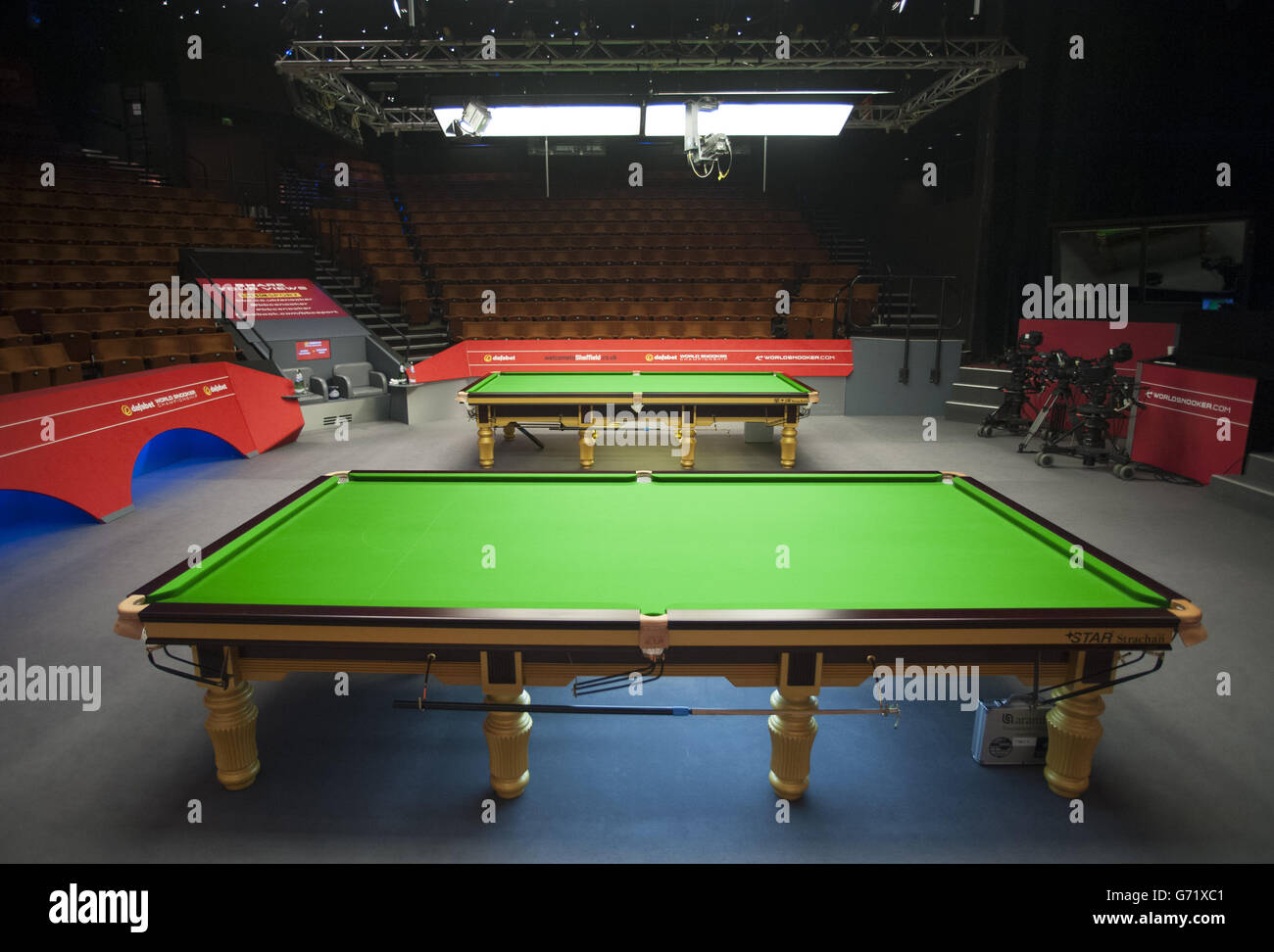 Twelve tables hi-res stock photography and images - Alamy