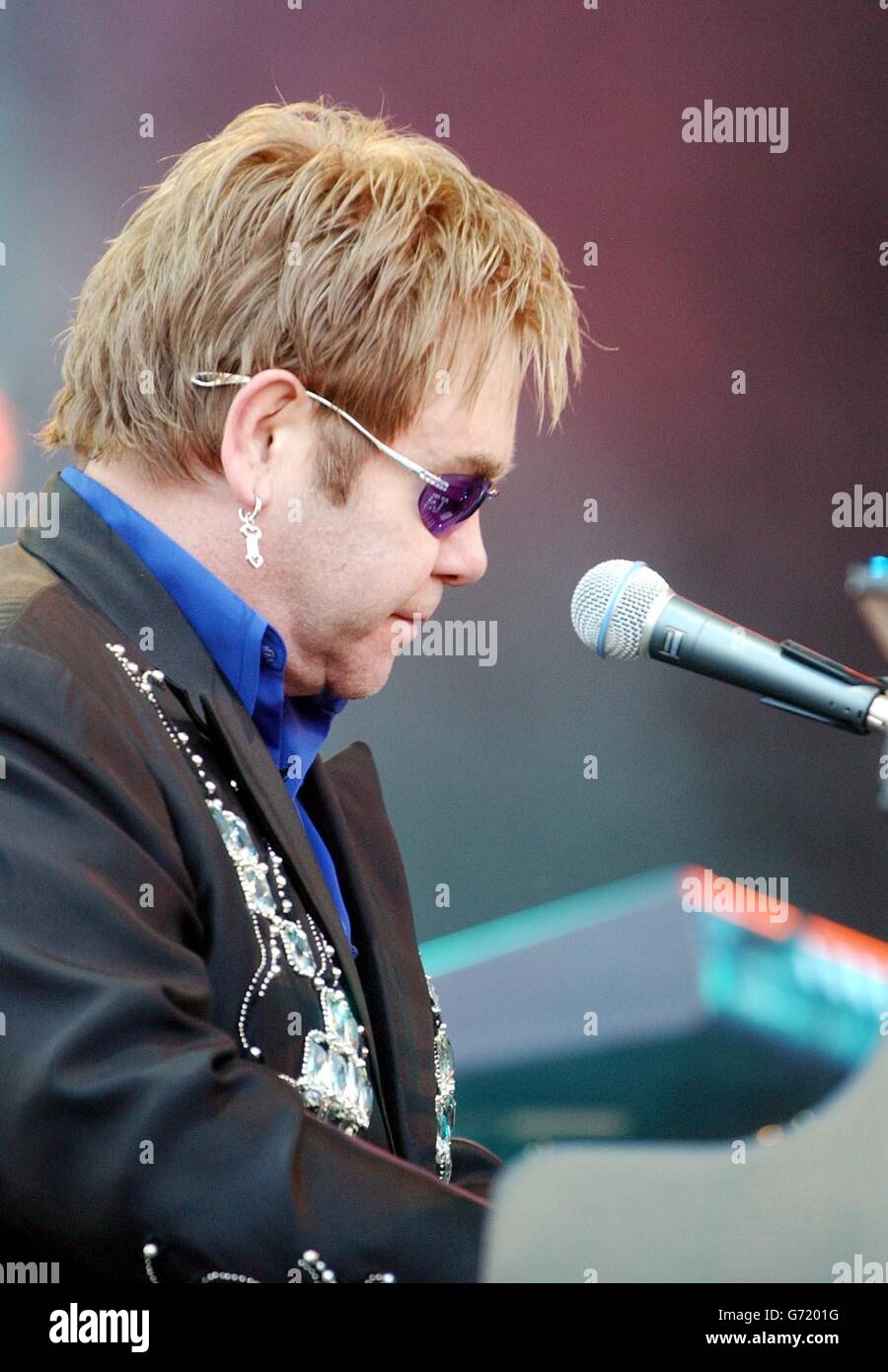 Showbiz music singer celebrity performing on stage elton john hi-res ...