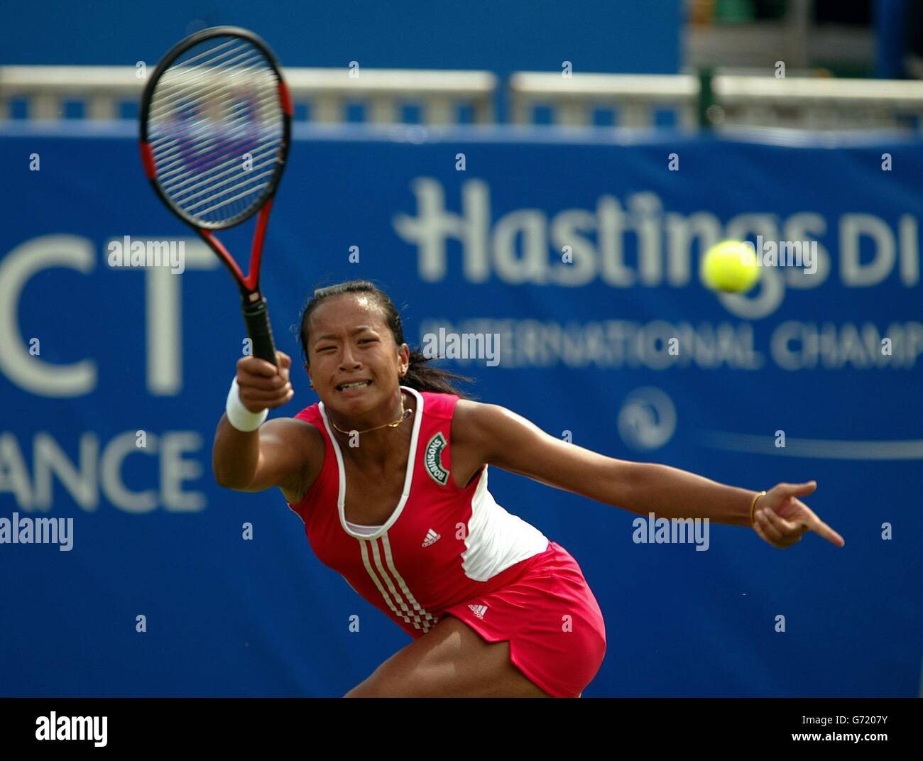 Anne Keothavong v Magdalena Maleeva Stock Photo - Alamy