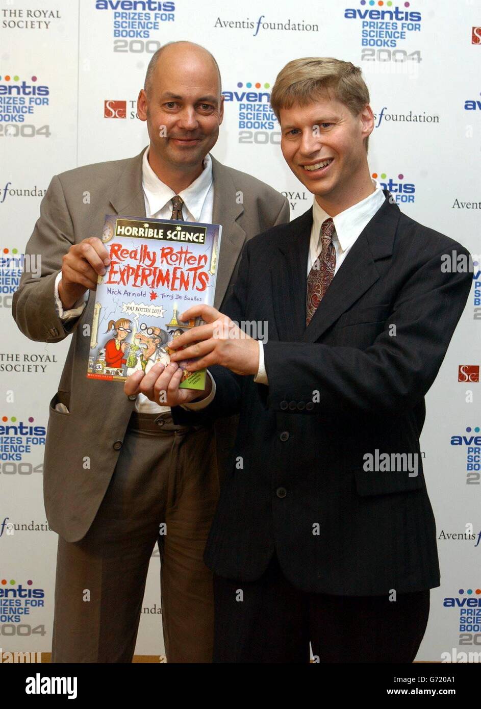 Tony de saulles nick arnold authors of really experiments hi-res stock ...