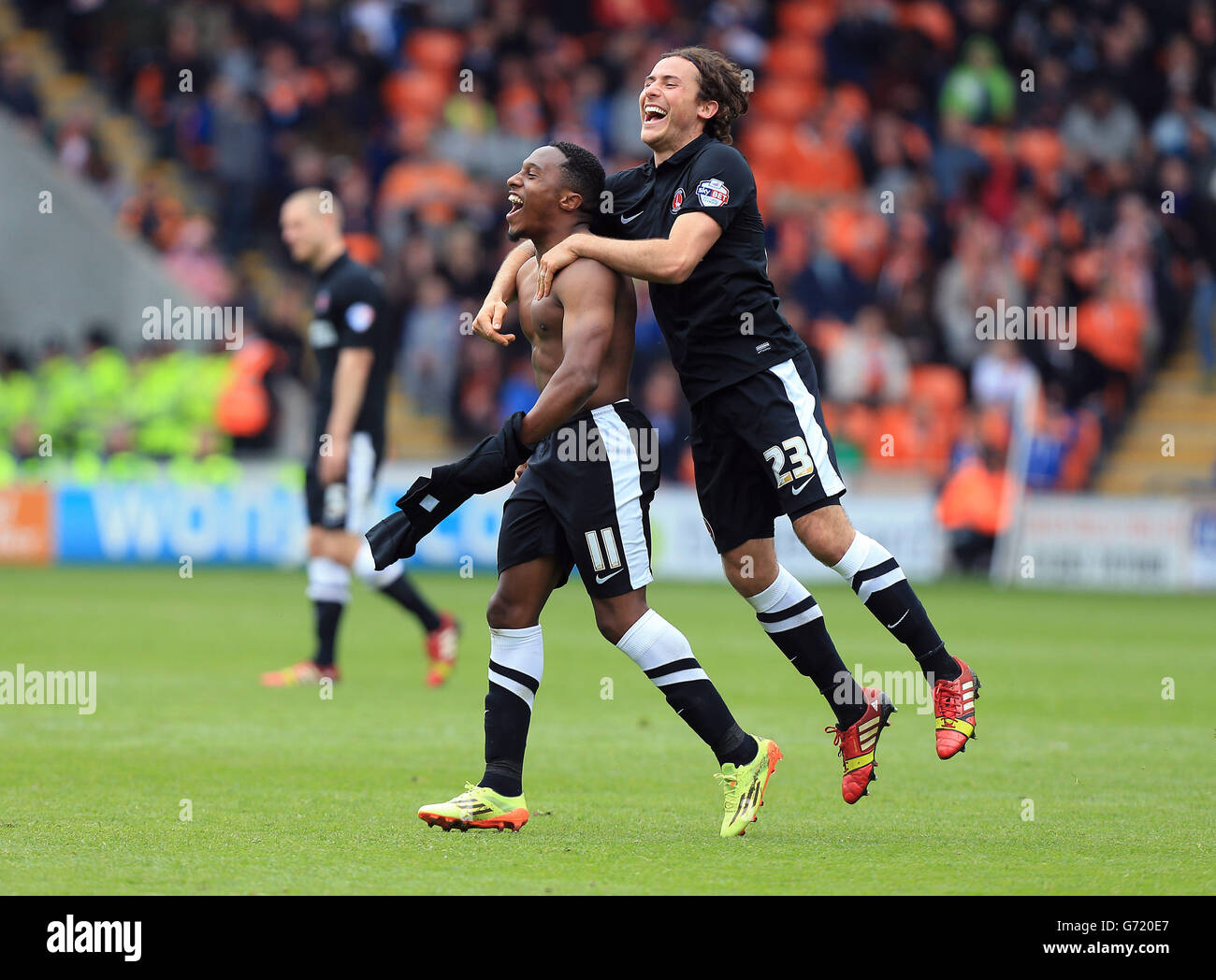 Charlton Athletic's Callum Harriott celebrates his goal with Lawrie ...