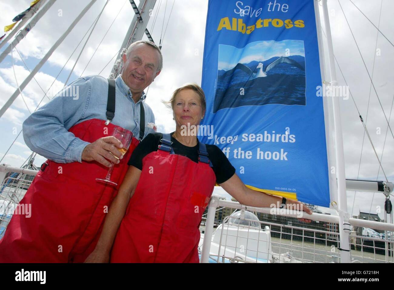 Tower bridge was raised for sailor john ridgeway his wife hi-res stock ...