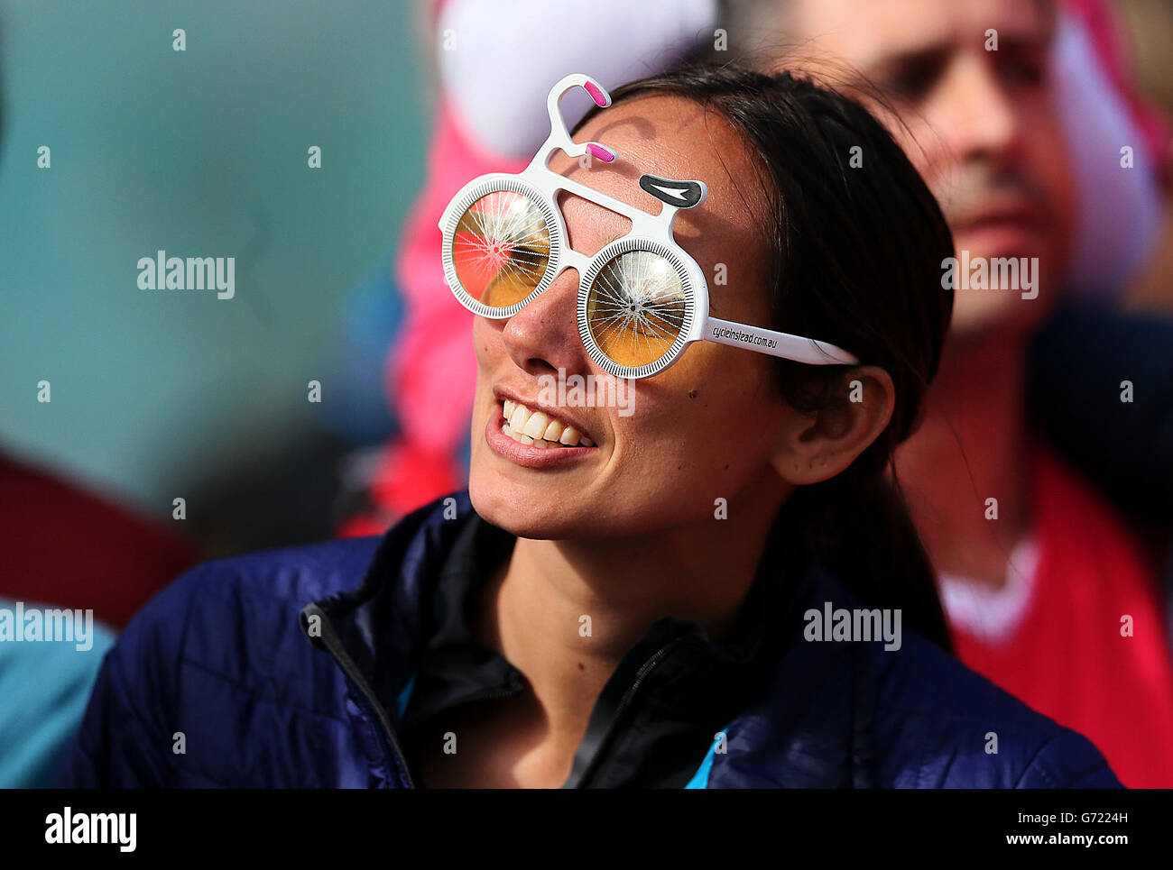 Cycling - 2014 Giro D'Italia - Stage One - Belfast. A cycling fan at ...