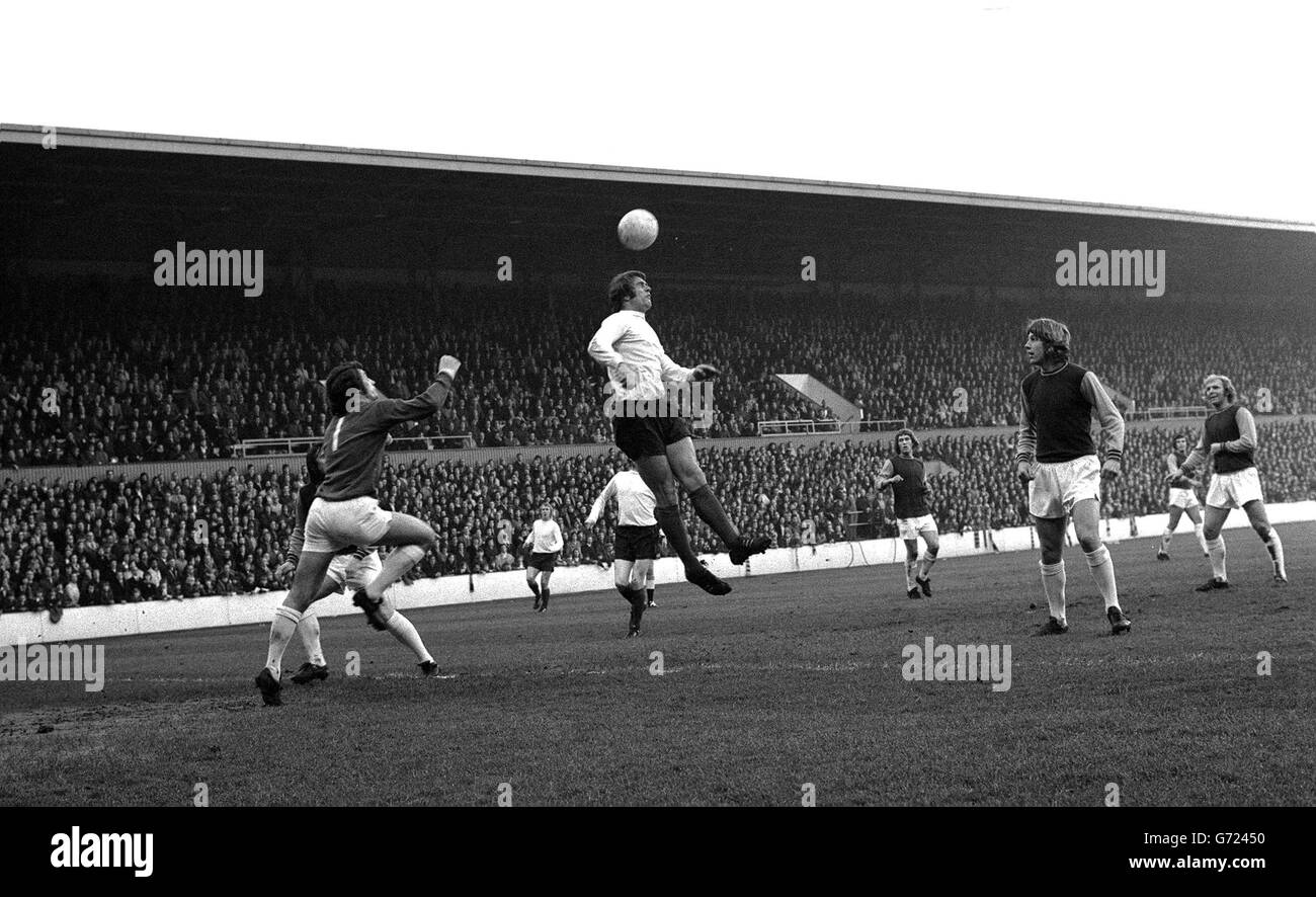 Geoff Hurst of Stoke City beats West Ham United goalkeeper Bobby ...