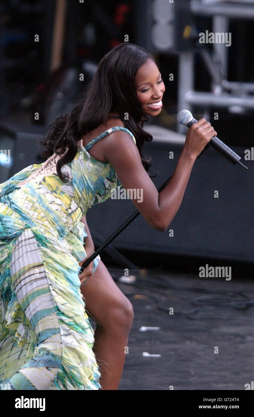 Celebrity showbiz performing on stage music singer jamelia hi-res stock ...
