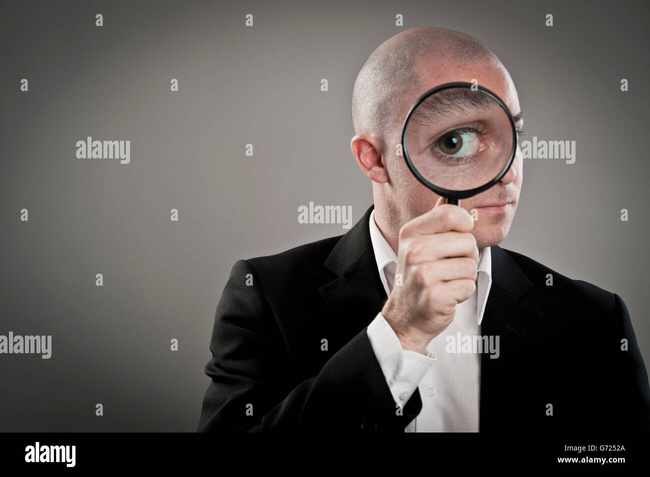 Man with big magnifying glass hi-res stock photography and images - Alamy