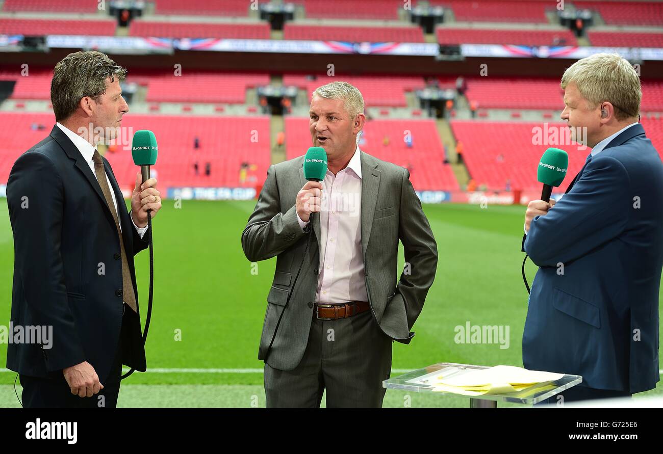 Football tv presenter hi-res stock photography and images - Alamy