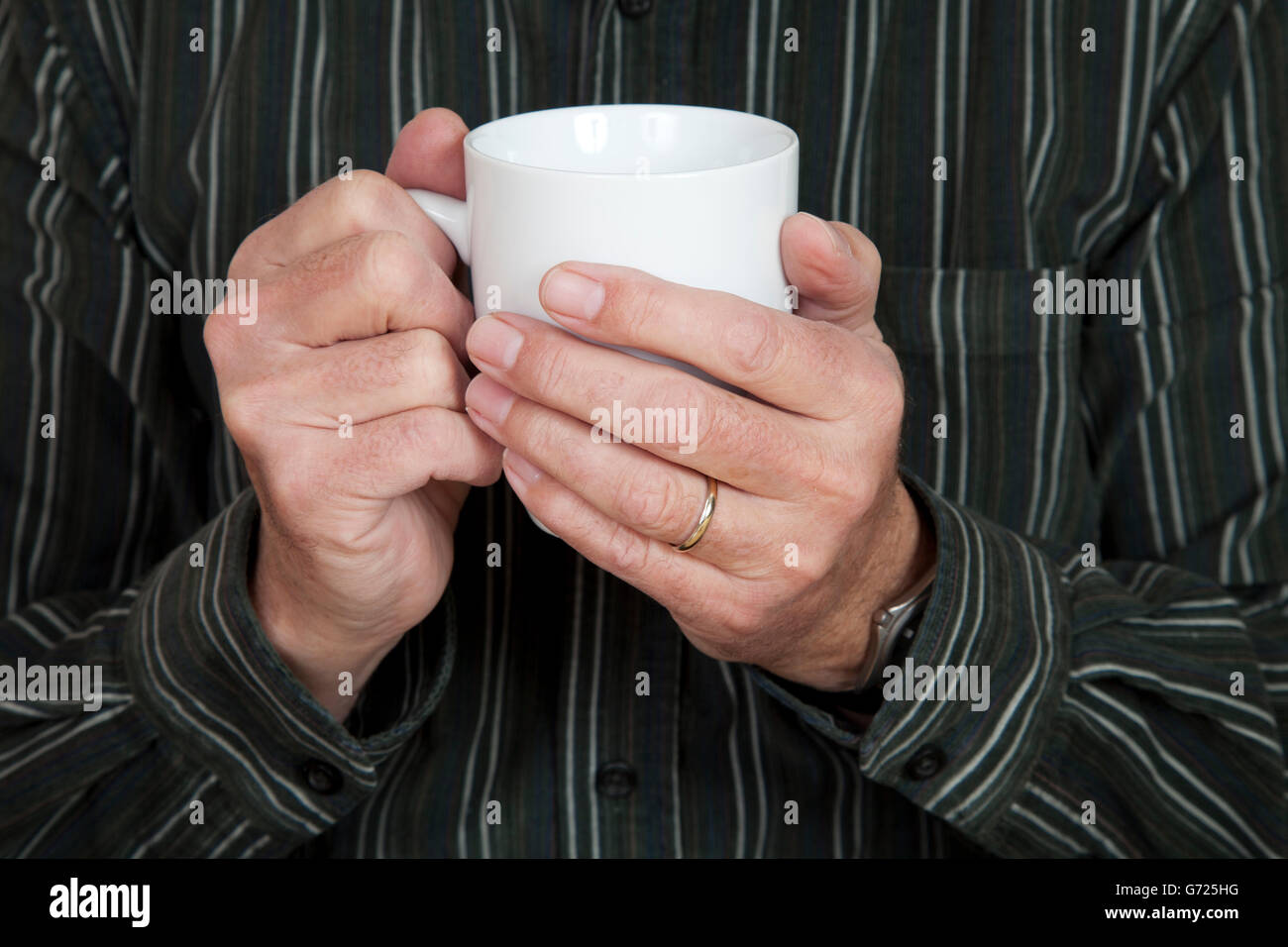 Man's hands holding a coffee cup Stock Photo - Alamy