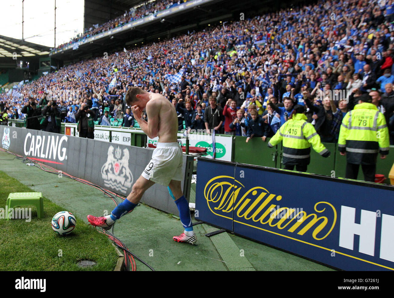 St Johnstone's Steven MacLean returns to the pitch after celebrating in ...