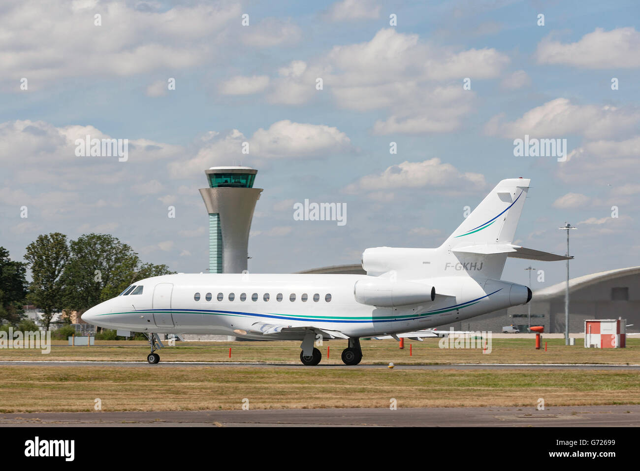 Dassault Falcon 900 Business Aircraft F-GKHJ Stock Photo - Alamy