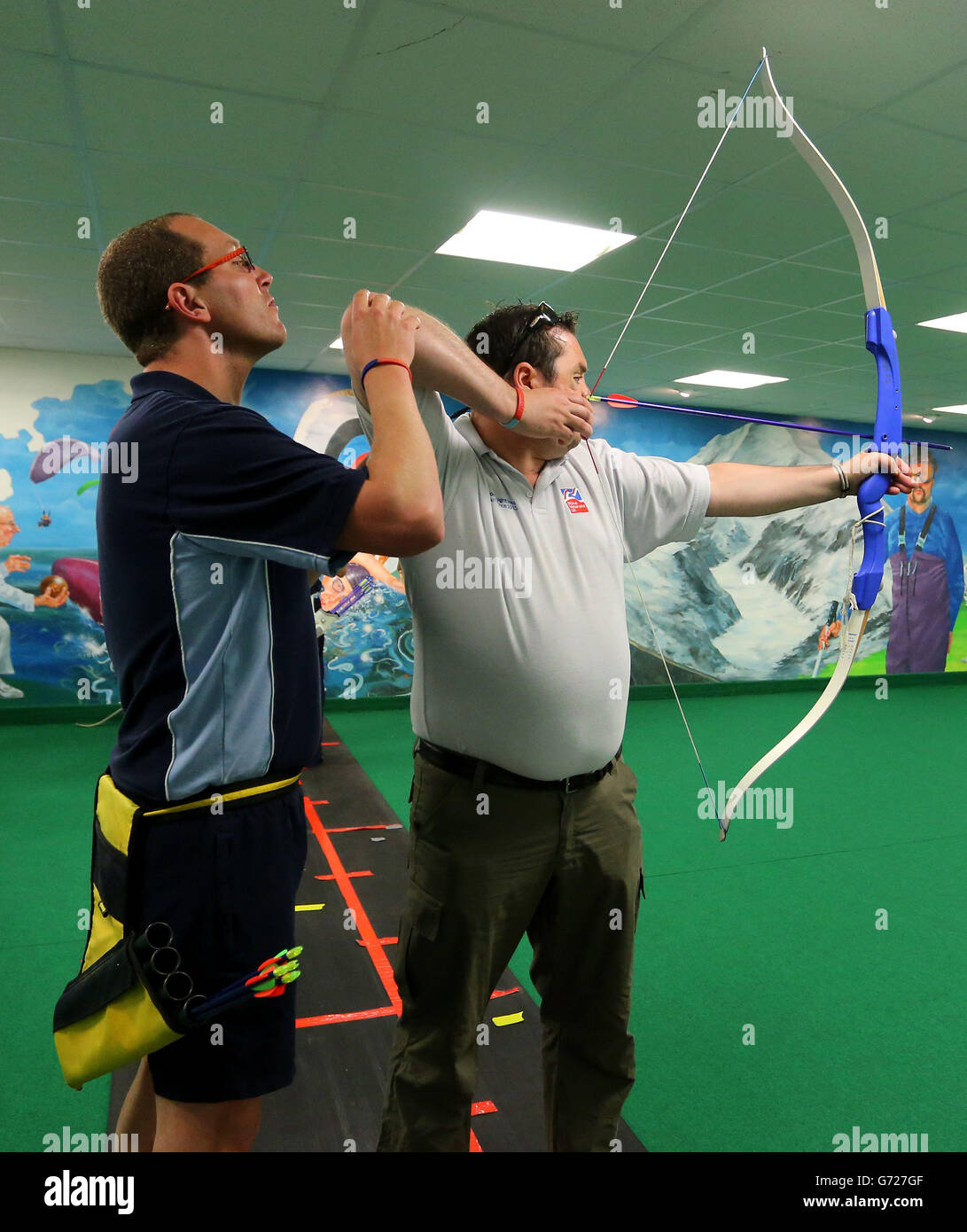 Simon Brown (right) of the UK's Blind Military Veterans Archery team ...