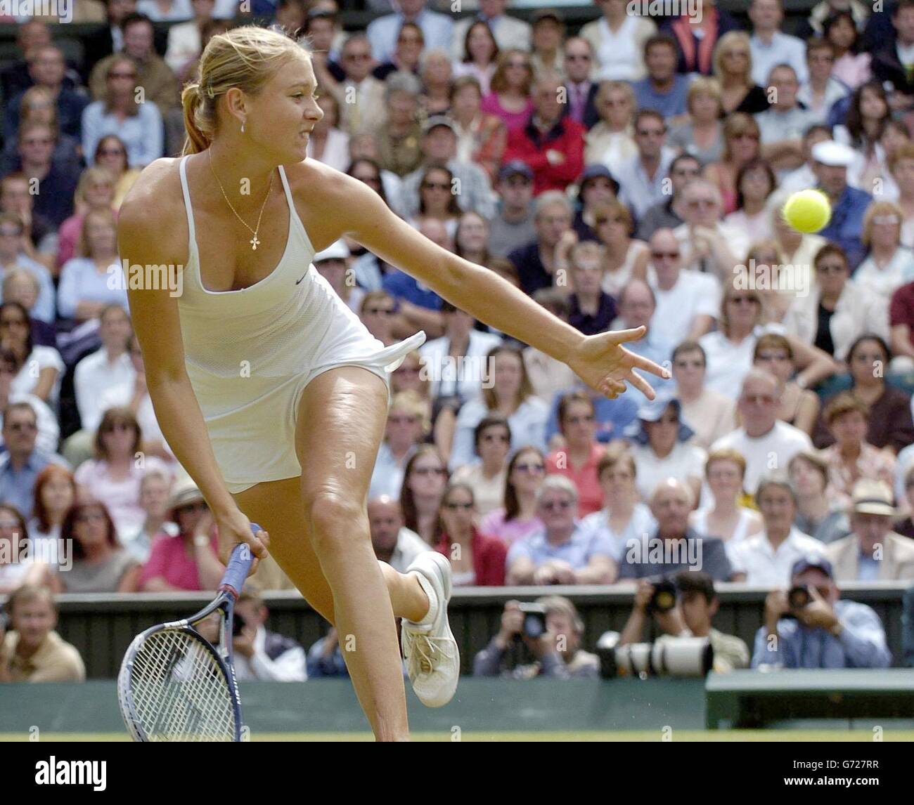 Maria sharapova 2004 hi-res stock photography and images - Alamy