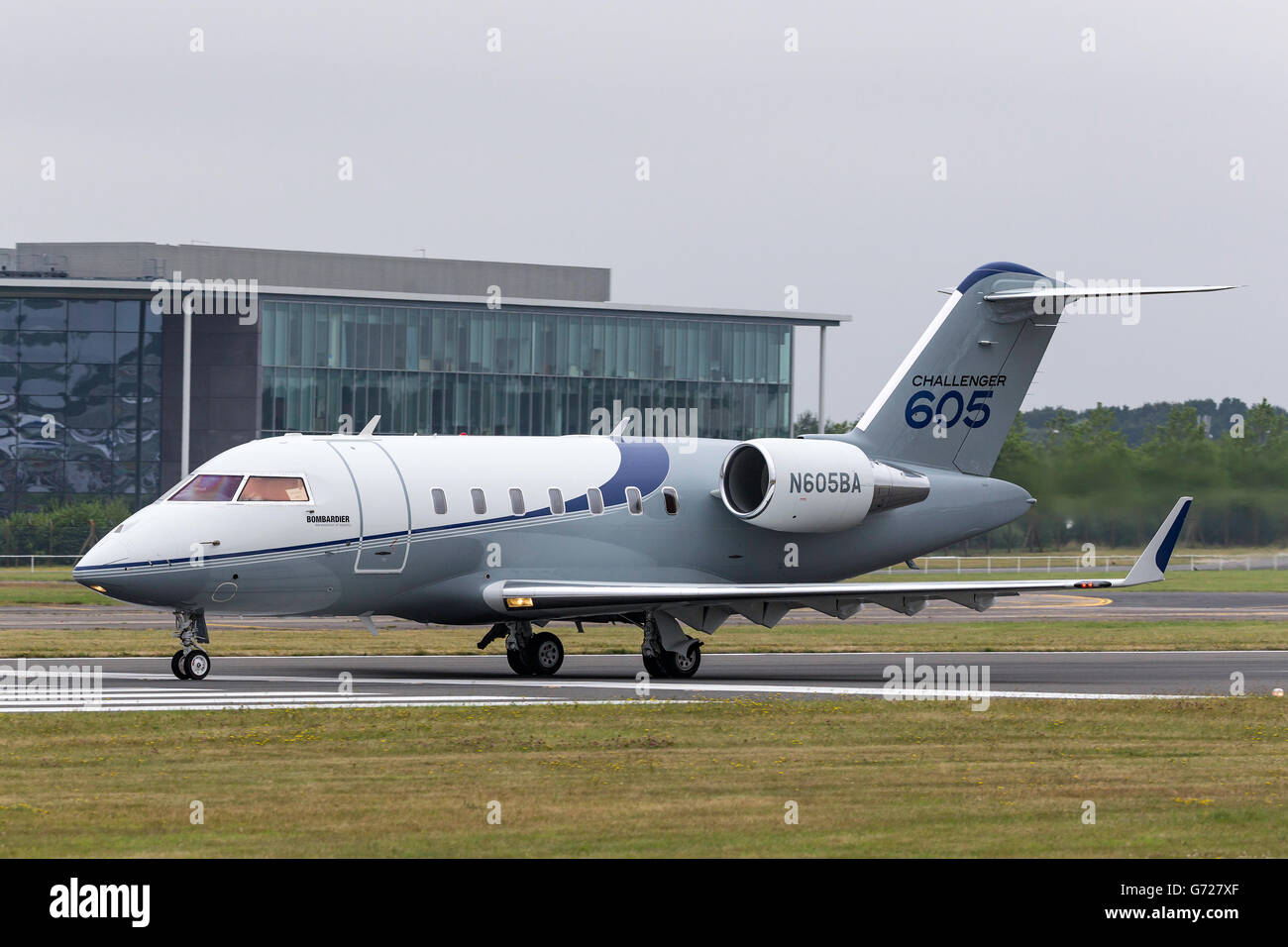Bombardier Challenger 605 (CL-600-2B16) business jet aircraft N605BA ...