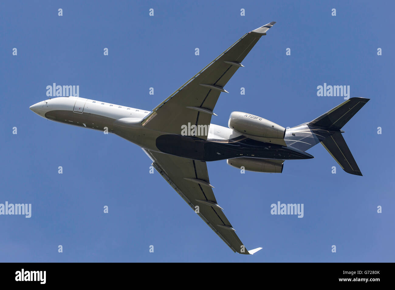 Bombardier Global Express (BD-700-1A10) long range luxury business jet ...