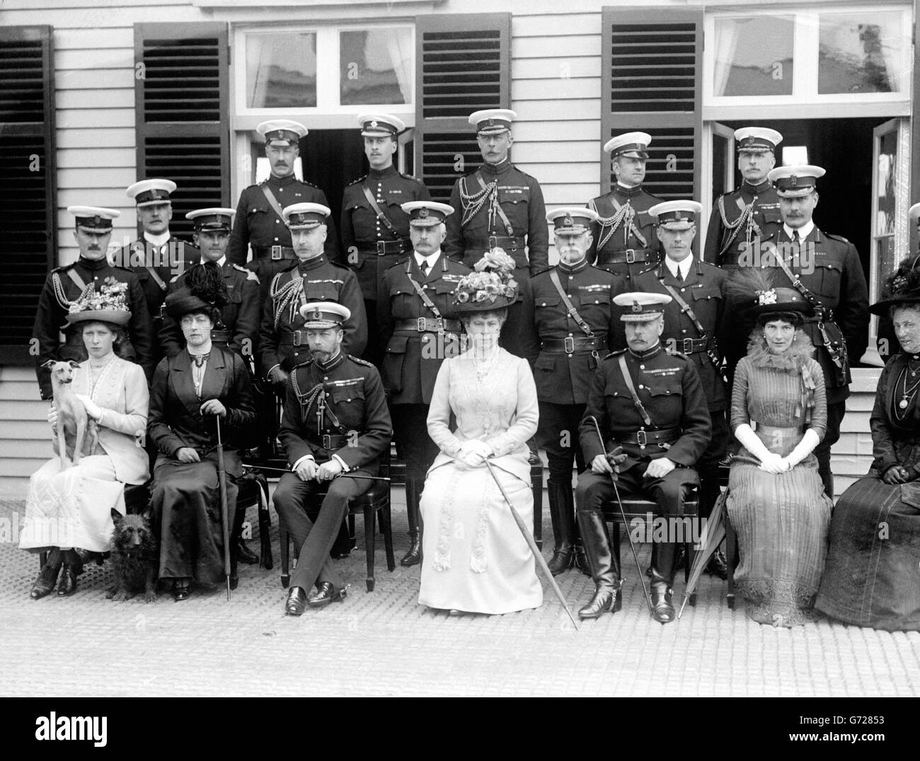 Royal family group photo hi-res stock photography and images - Alamy