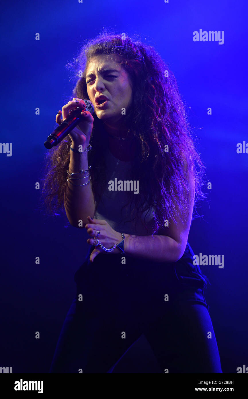 Lorde performing on stage during Radio 1's Big Weekend at Glasgow Green ...
