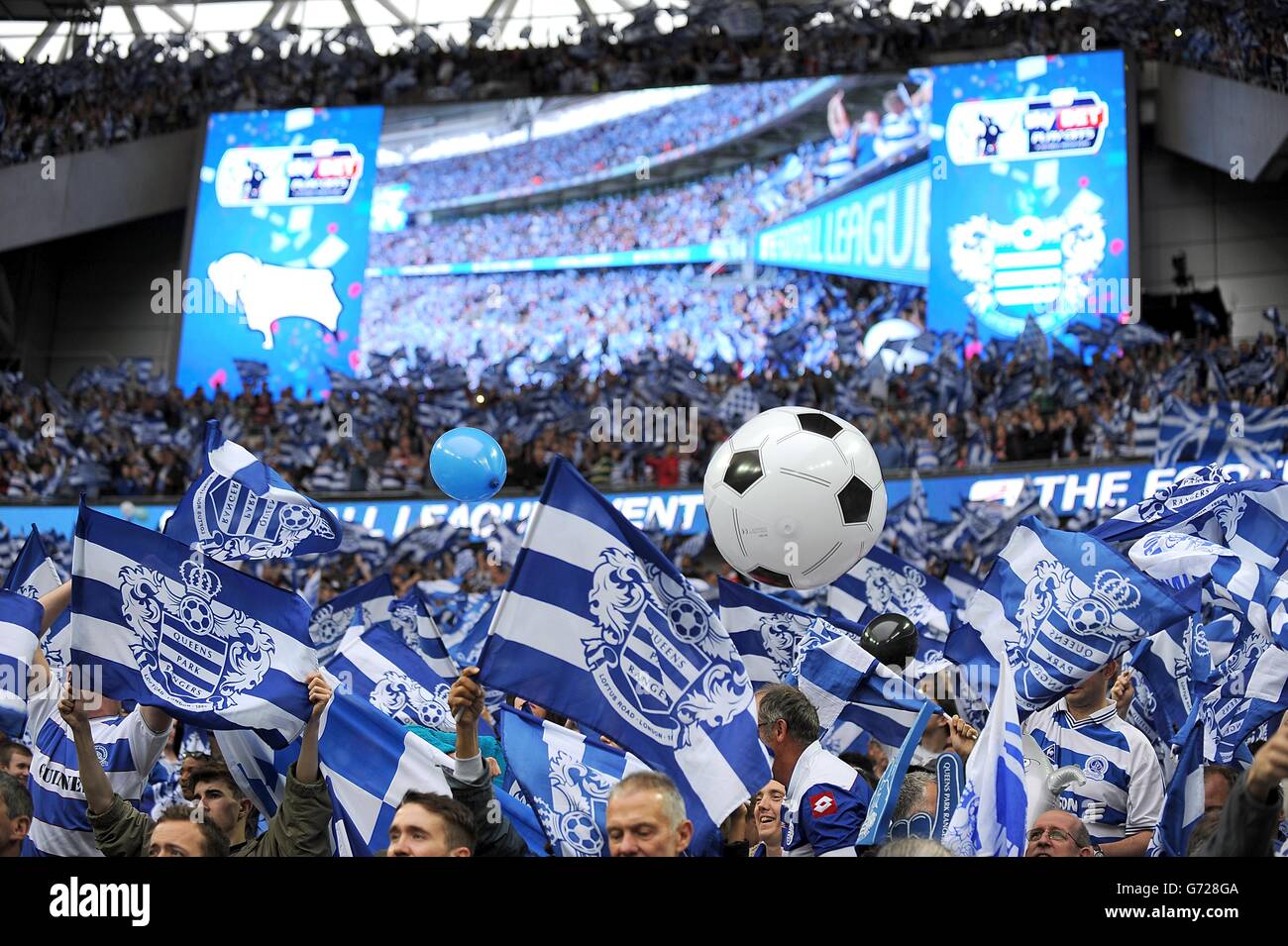 Queens park rangers fans in the stands at wembley stadium hi-res stock ...