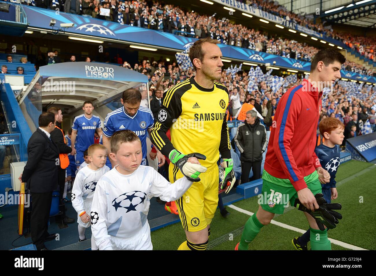 Chelsea goalkeeper mark schwarzer leads out the mascots hi-res stock ...