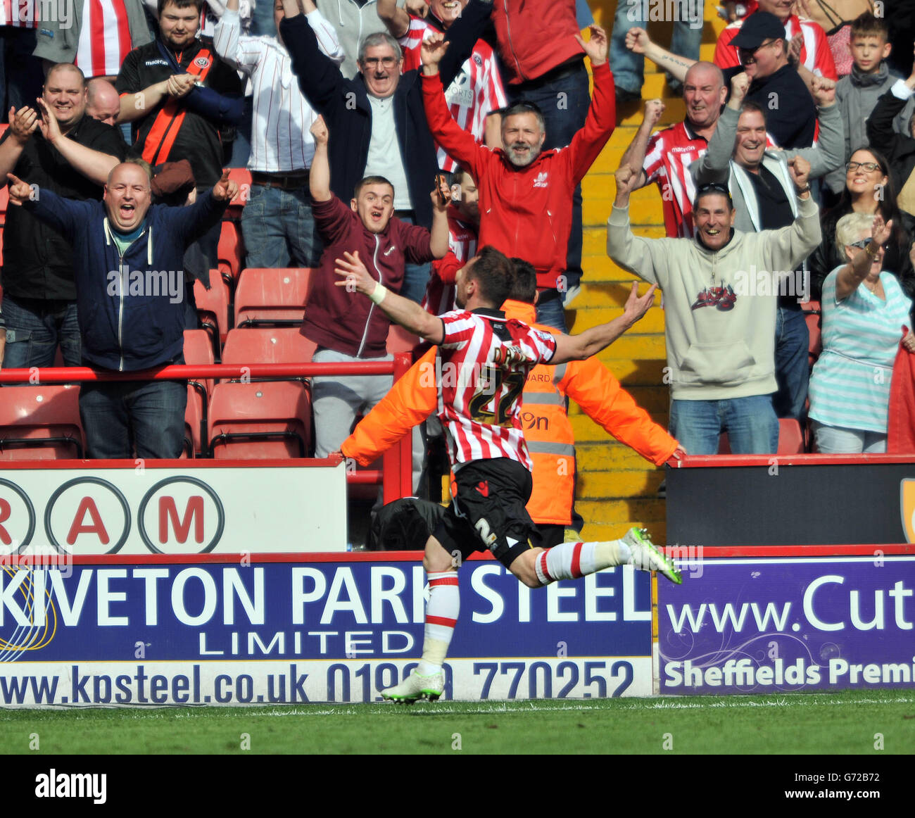Sheffield United's Ben Davies celebrates the winning goal Stock Photo ...