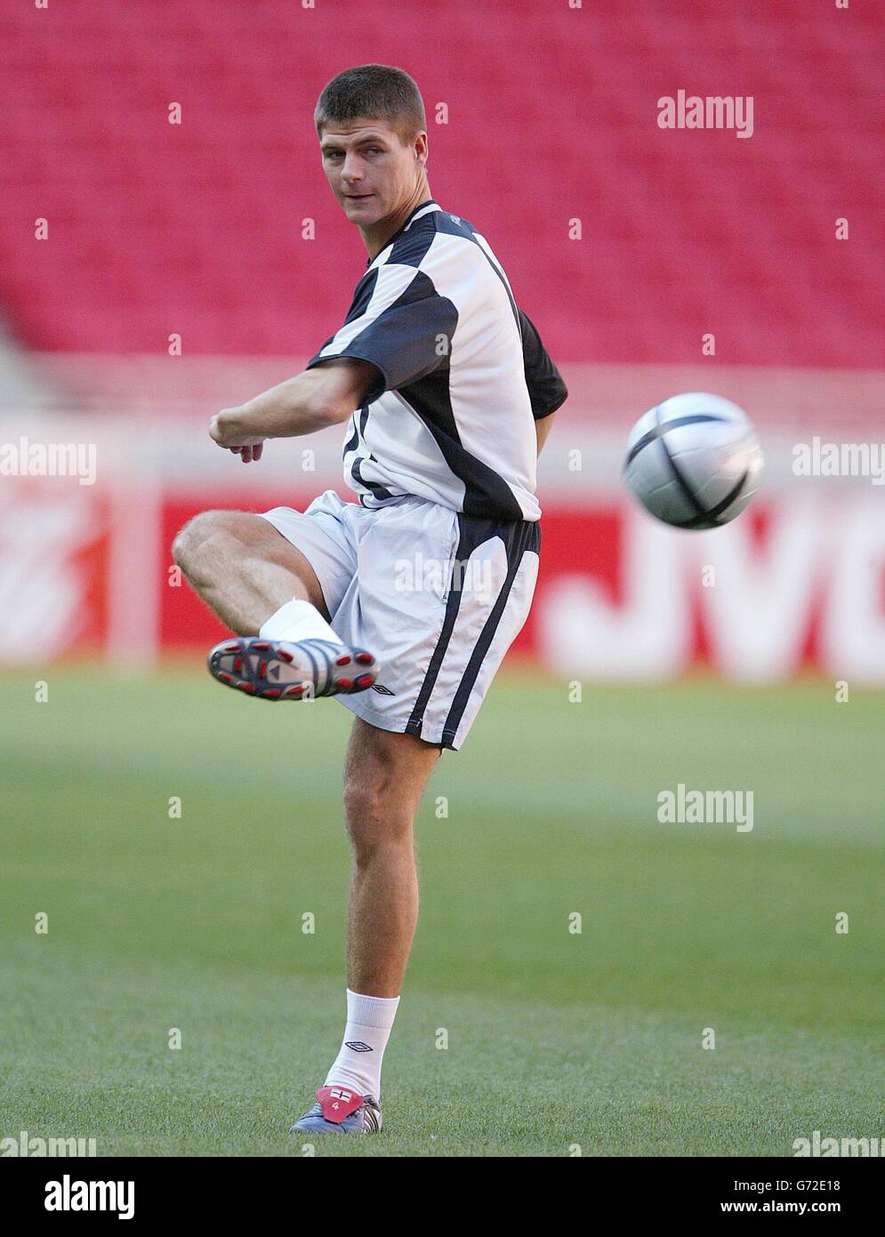 Sport football euro2004 training steven gerrard hi-res stock ...