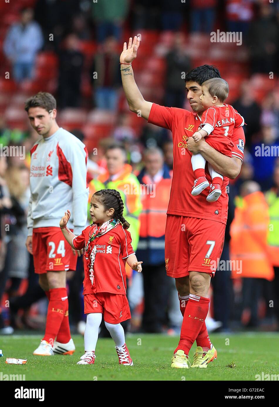 Liverpool's Luis Suarez on the pitch with his children Benjamin and ...