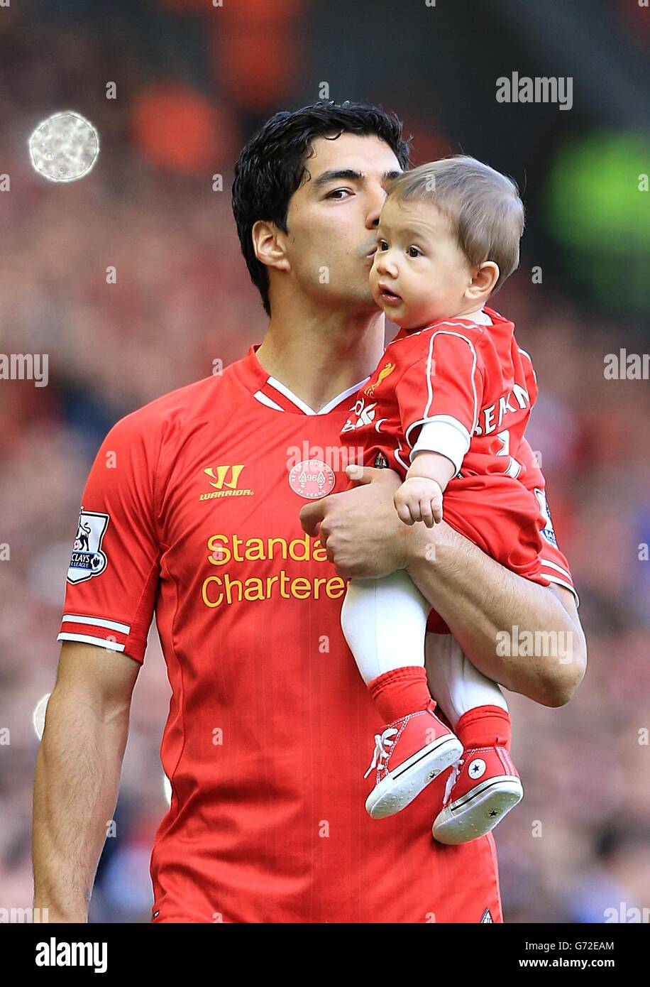 Liverpool's Luis Suarez and his son Benjamin on the pitch after the ...
