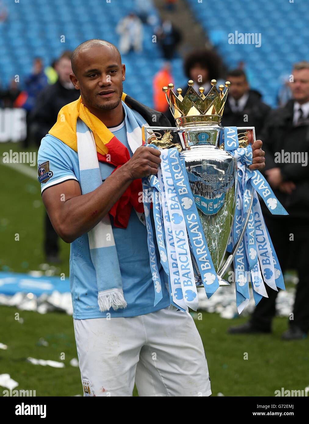 Manchester City's captain Vincent Kompany with the trophy Stock Photo ...