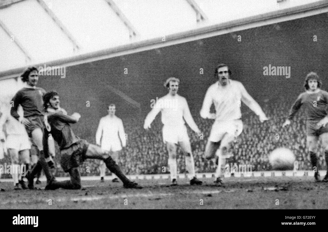 Peter cormack liverpools first goal against leeds united at anfield hi ...