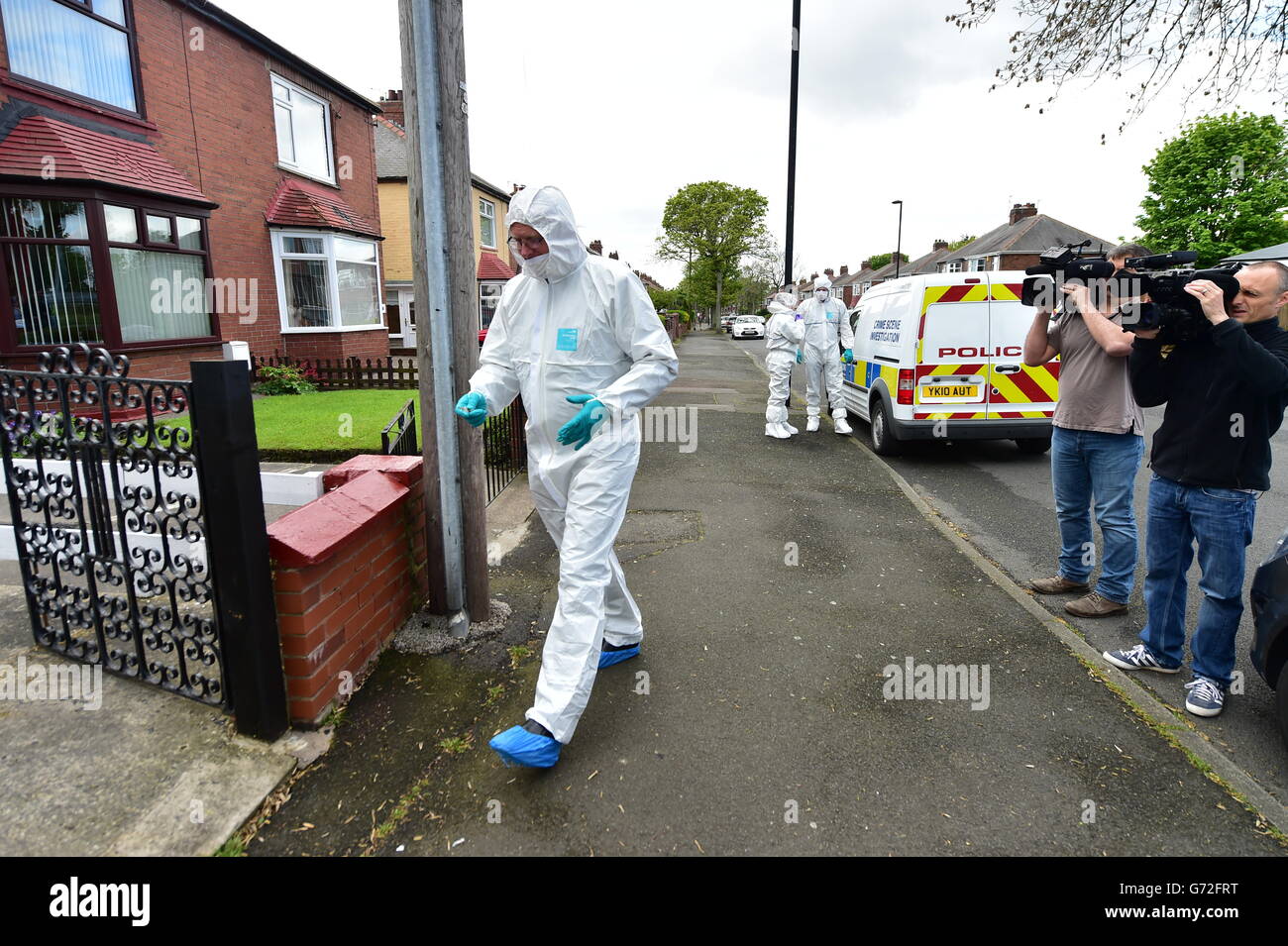 Police officers outside 100 hi-res stock photography and images - Alamy