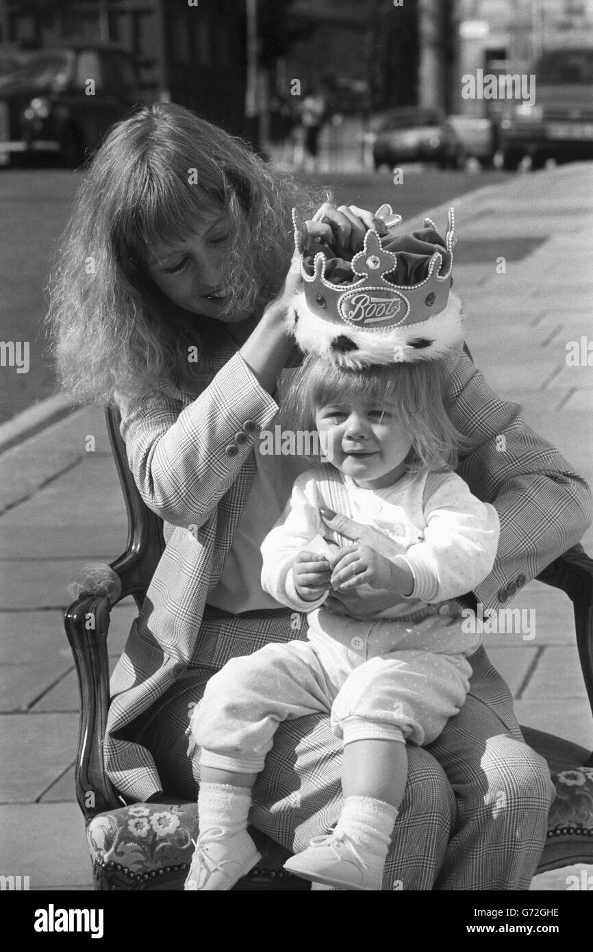 Actress Lisa Goddard crowns Kim Farmer, 14 months, Boots Baby of the ...