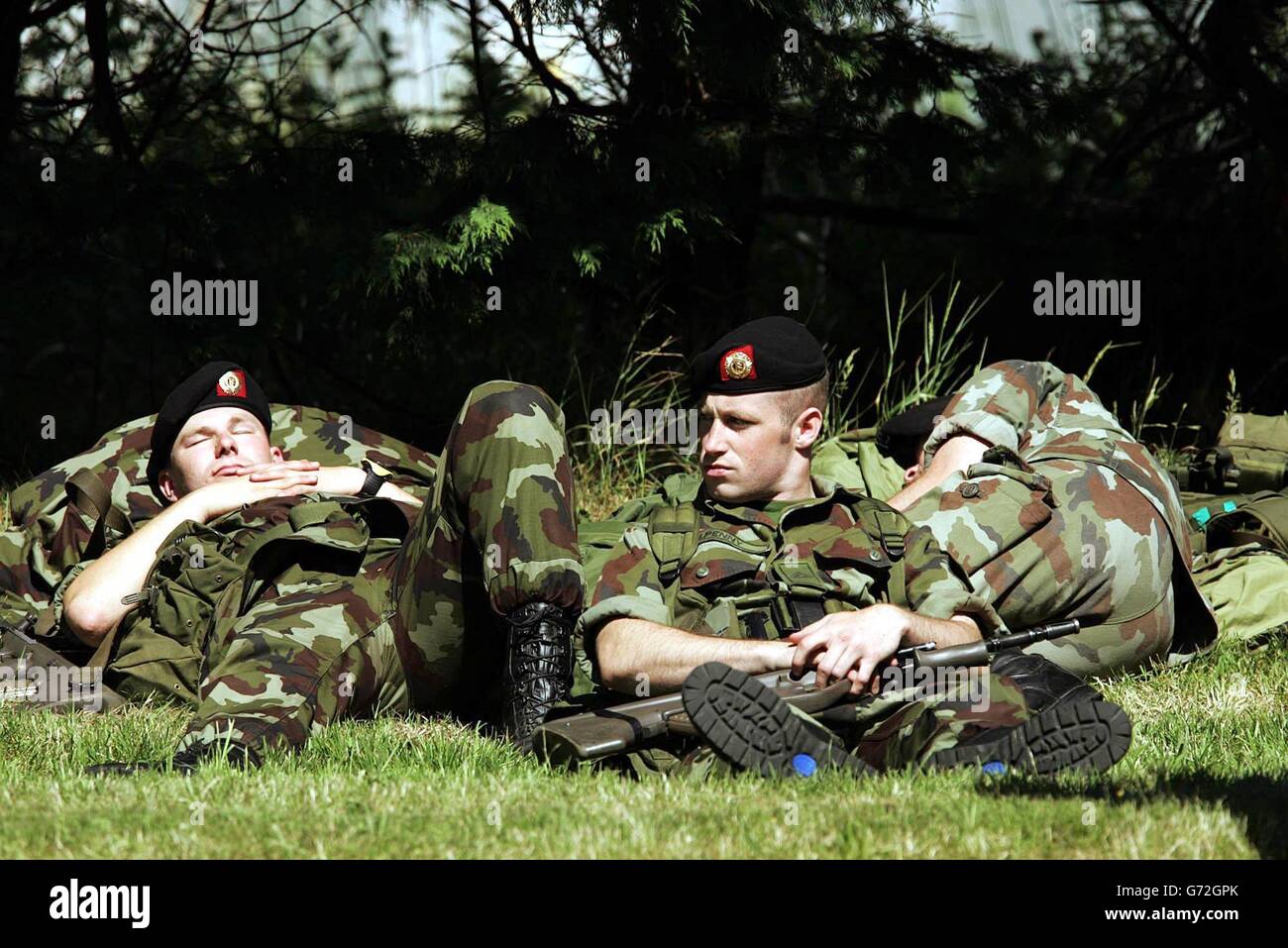 Troops rest ahead of Bush visit Stock Photo - Alamy