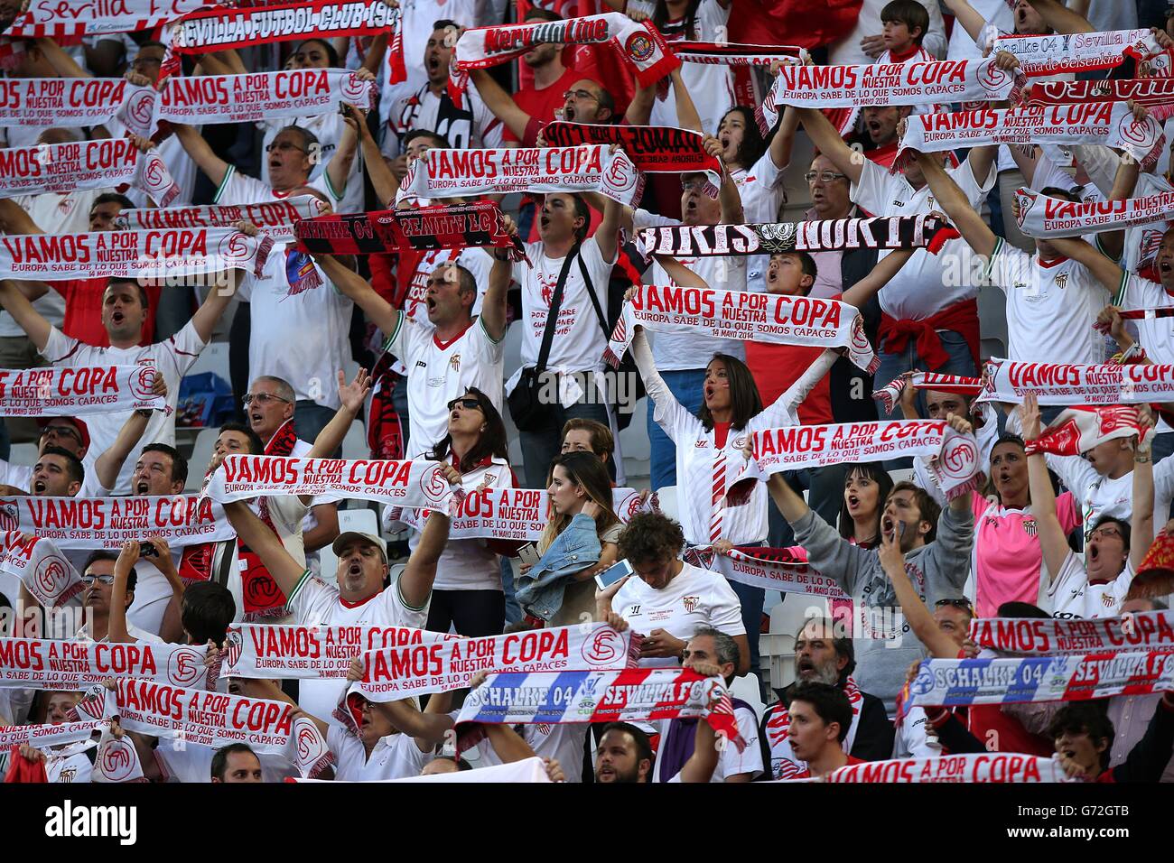 Benfica fans in stands hi-res stock photography and images - Alamy