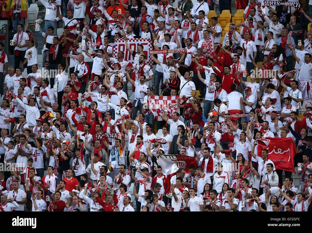 Benfica fans in stands hi-res stock photography and images - Alamy