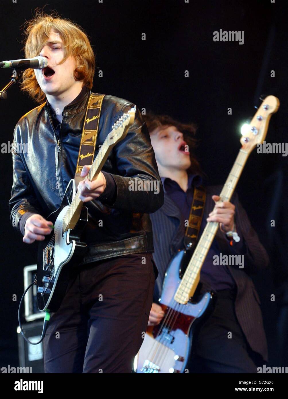 22 20s glastonbury 2004 hi-res stock photography and images - Alamy