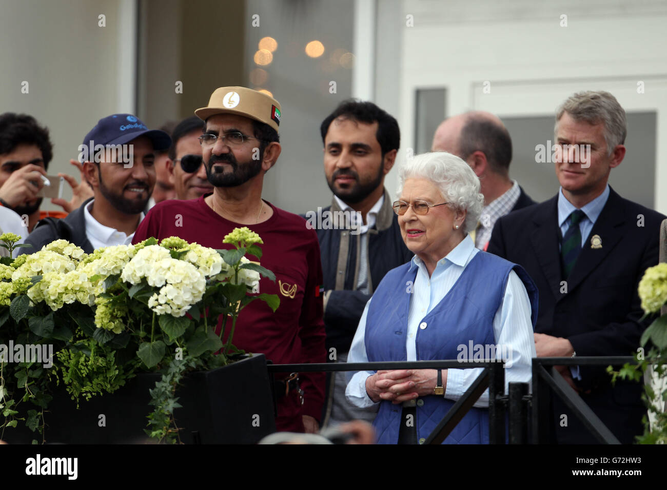 Queen Elizabeth II meets HH Sheikh Mohammed Bin Rashid Al Maktoum (left ...