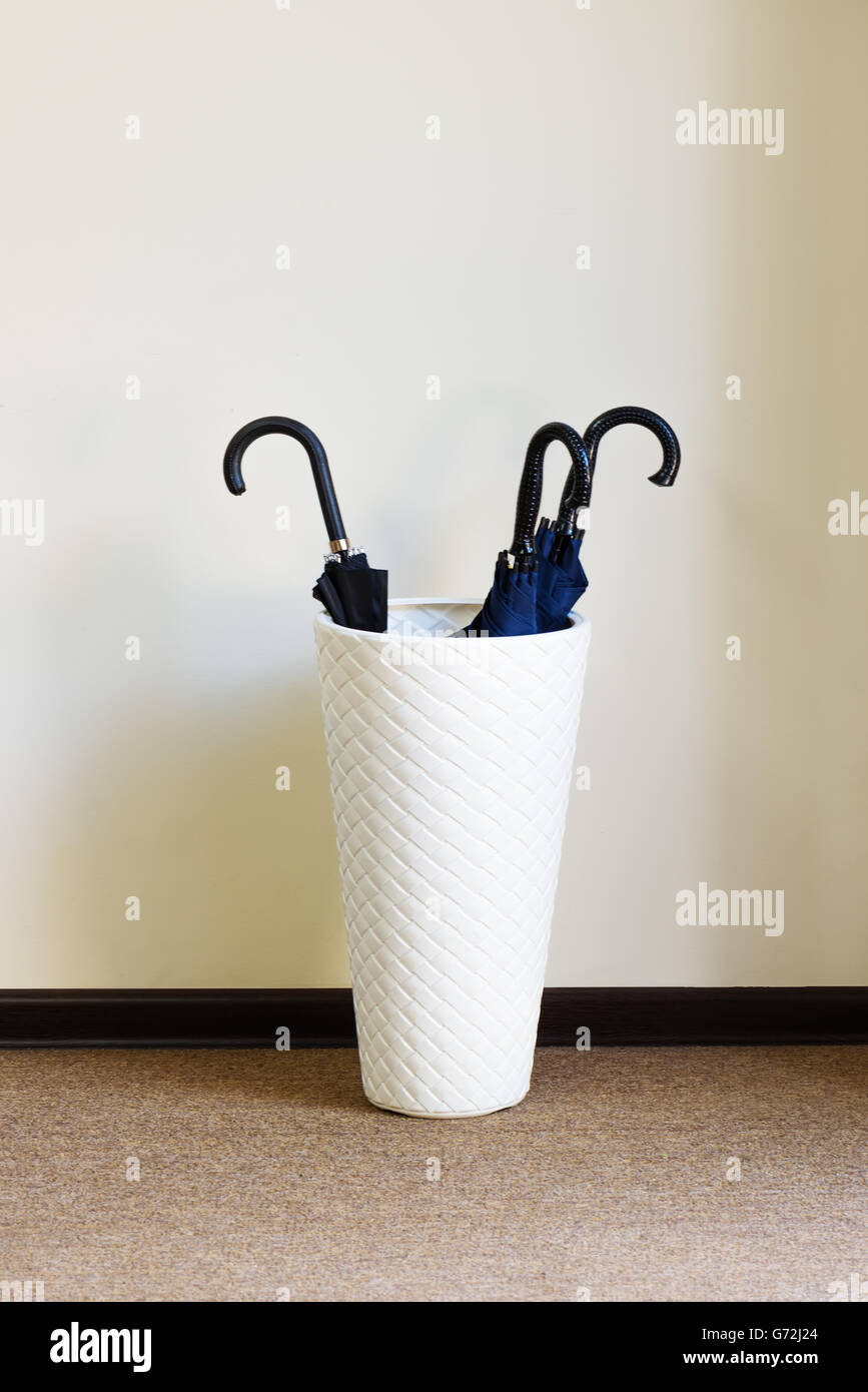 Umbrella basket hi-res stock photography and images - Alamy