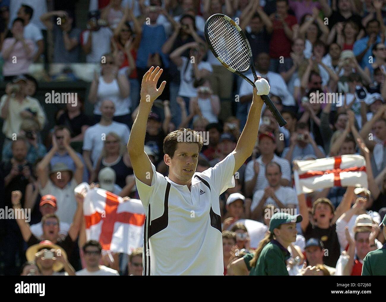 Wimbledon tim henman action 4 hi-res stock photography and images - Alamy