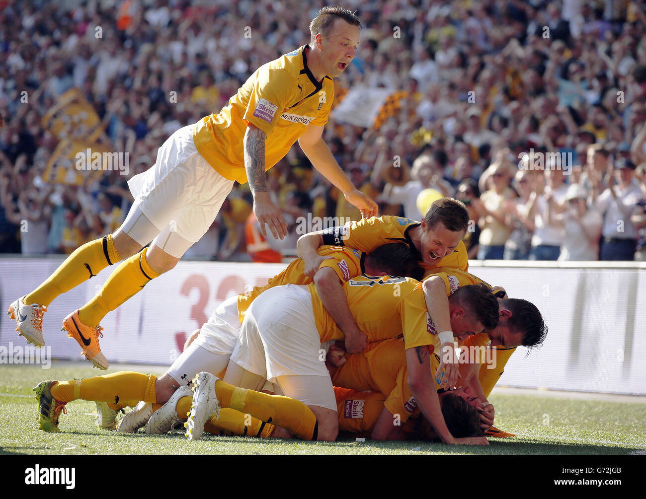 Pile of football players hi-res stock photography and images - Alamy