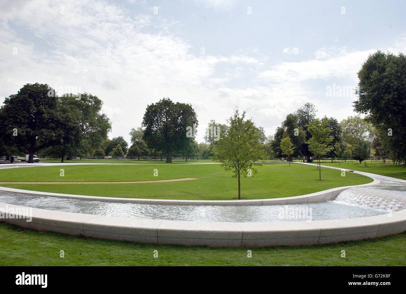 Social royal memorial park fountain water feature hi-res stock ...