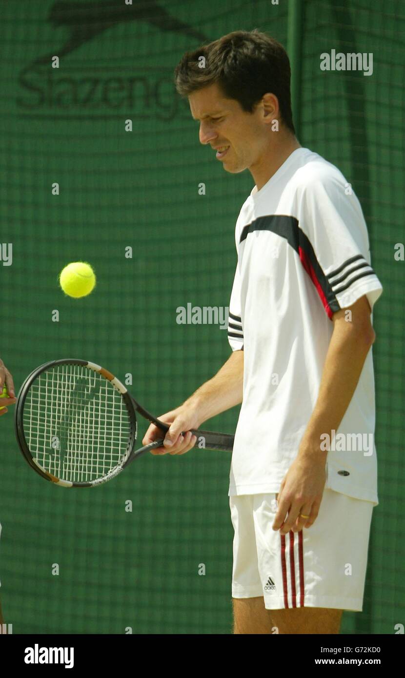 Tim Henman practices at Wimbledon Stock Photo - Alamy