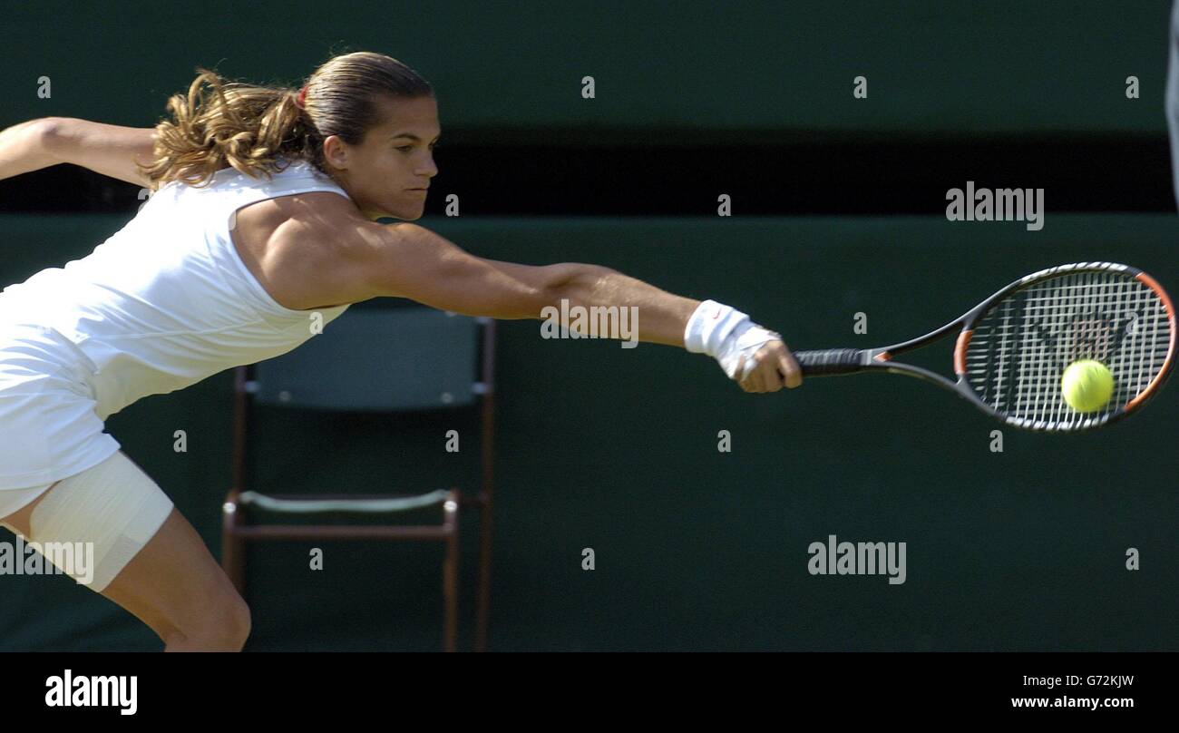 Wimbledon 2004 final of the ladies singles tournament hi-res stock ...