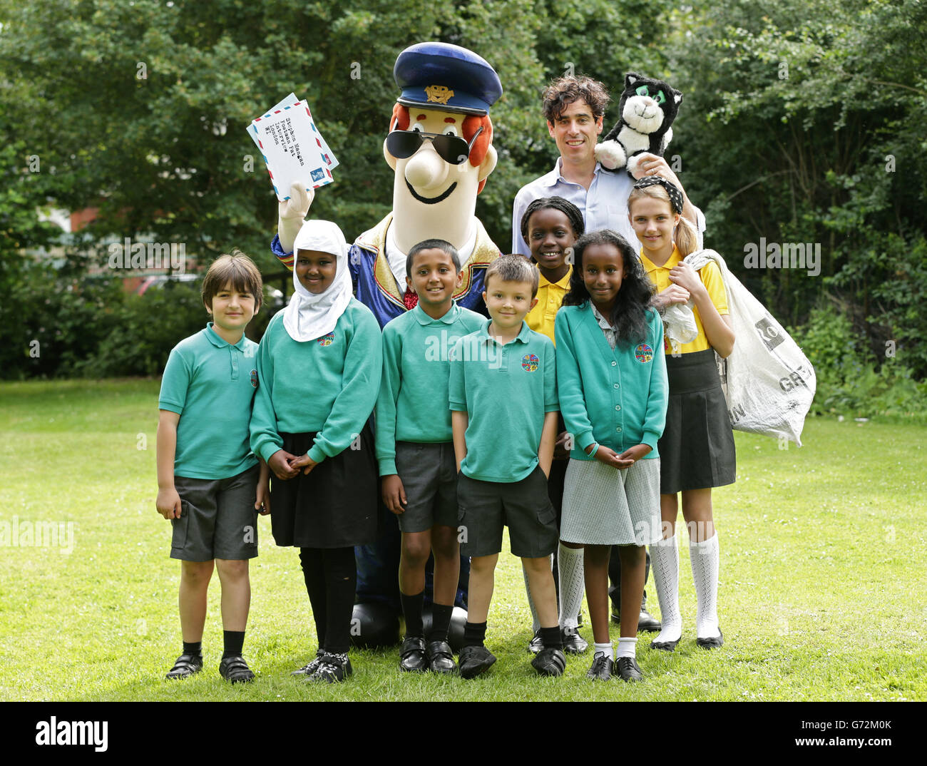 Postman Pat and Stephen Mangan School visit - London Stock Photo - Alamy