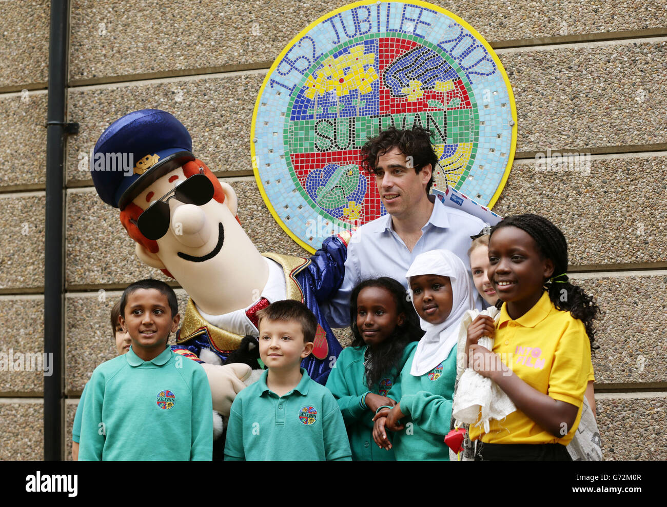 Stephen Mangan (the voice of Postman Pat in the new film) with Postman ...