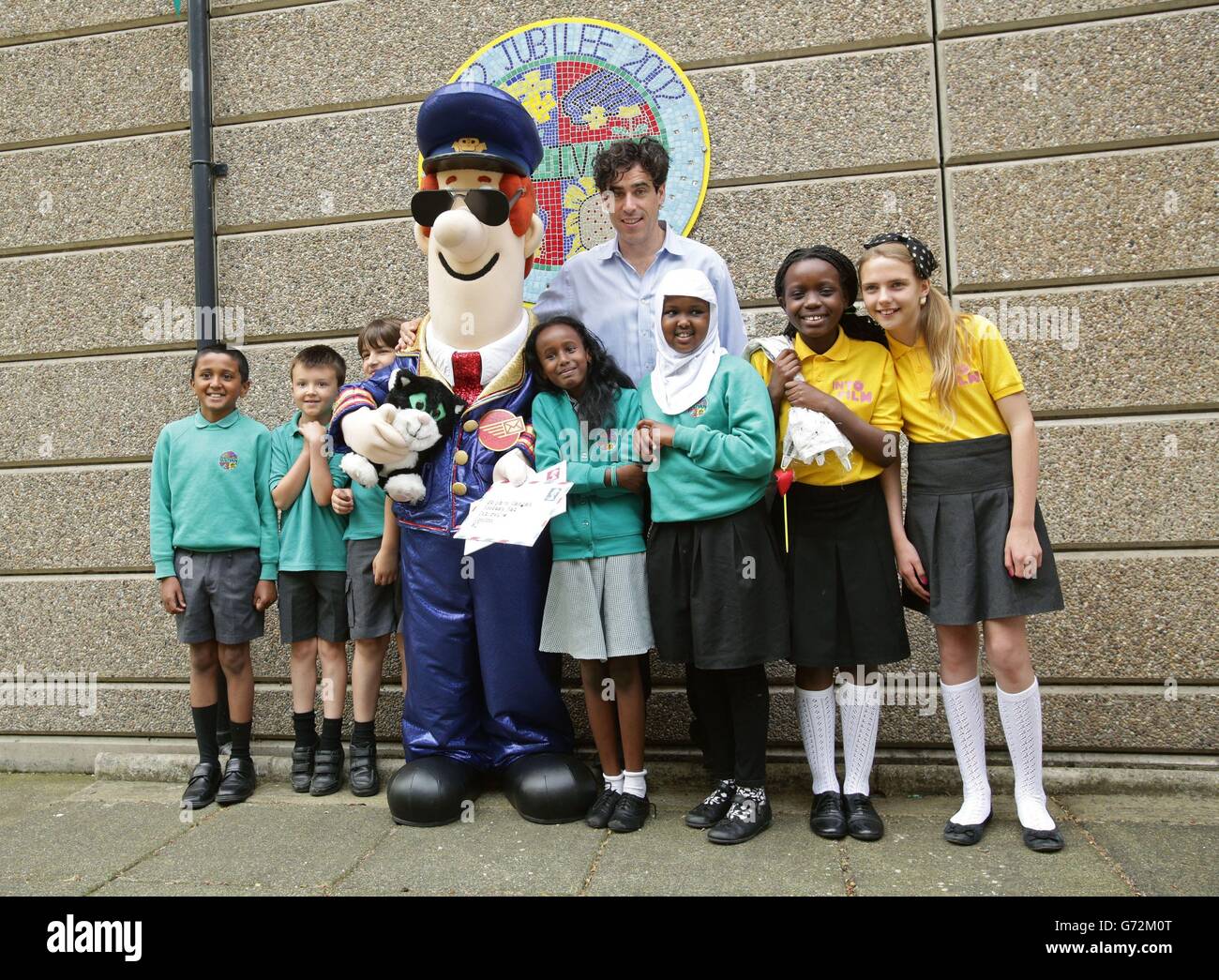 Postman Pat and Stephen Mangan School visit - London Stock Photo - Alamy
