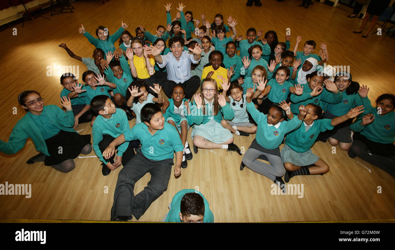 Postman pat stephen mangan school visit hi-res stock photography and ...