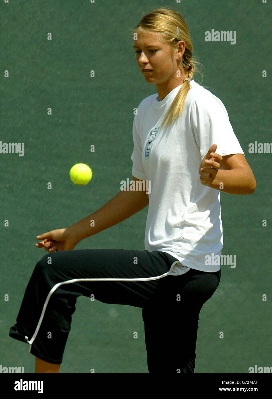 Maria Sharapova Wimbledon 2004 High Resolution Stock Photography and ...