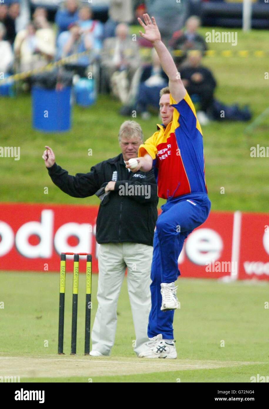 Kent v Essex. Essex's Ashley Cowan in action against Kent during the ...